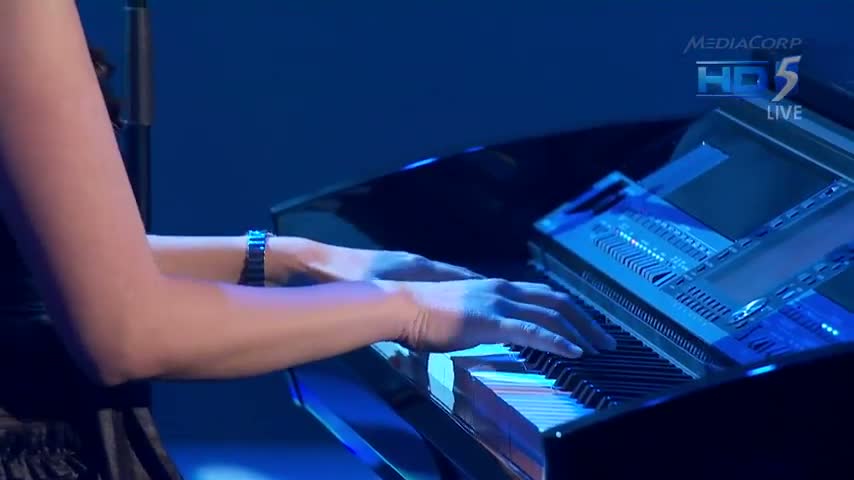 Corrinne May :: Beautiful Seed (live)